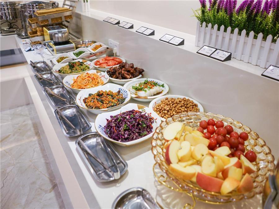Best Price on Lavande Hotel Urumqi Beijing South Road Railway Bureau ...