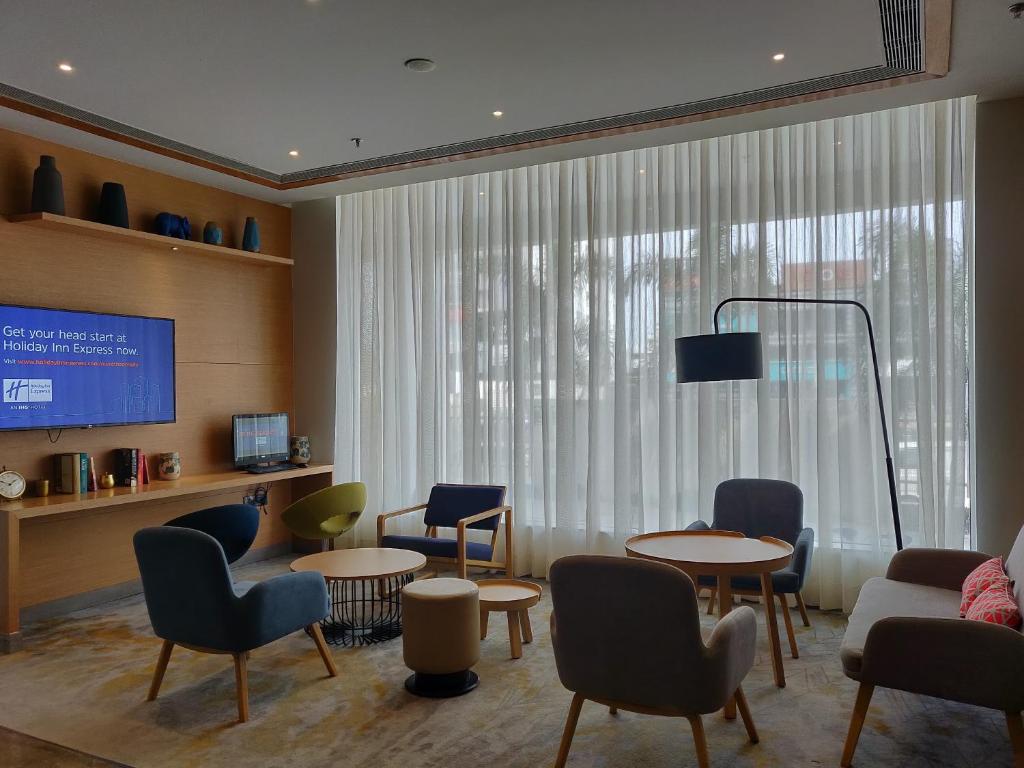 Holiday Inn Express Chennai Omr Thoraipakkam, Chennai | 2024 Updated ...