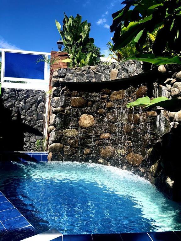Best Price on Seacliff Suites Hotel and Resort in Pinamalayan + Reviews!