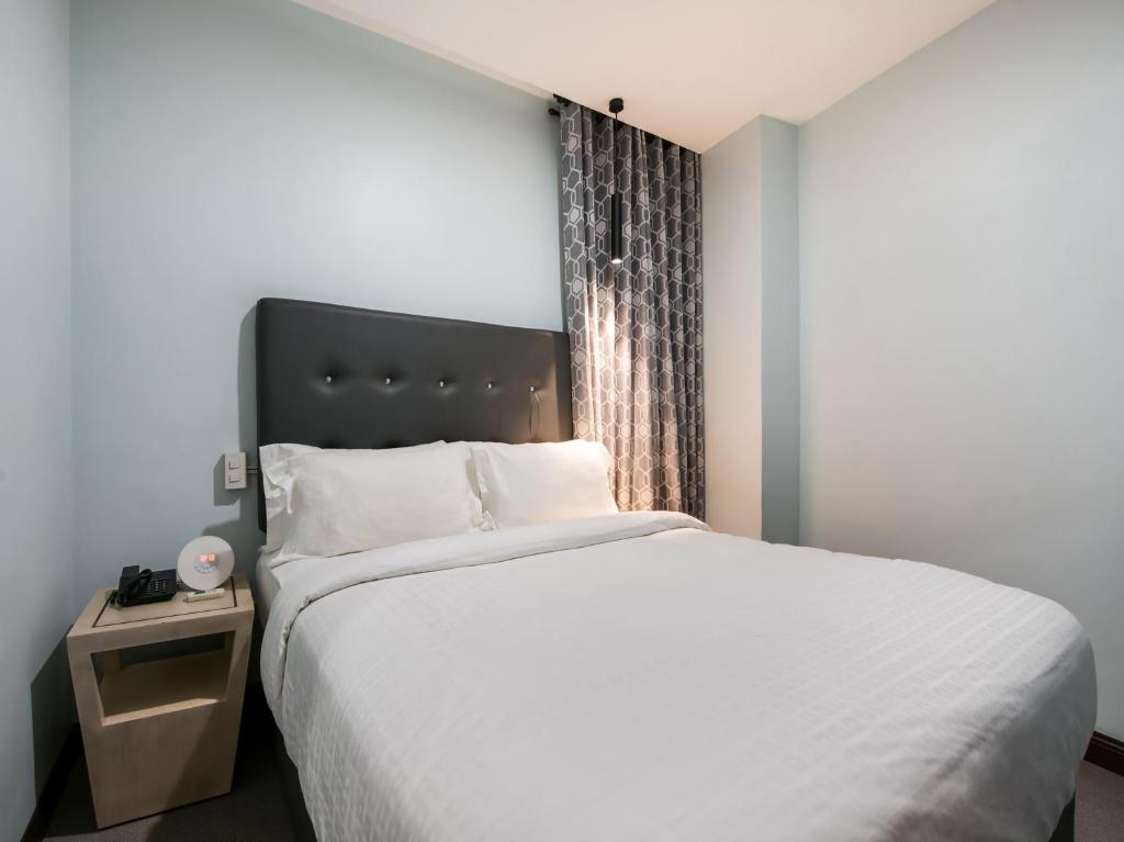 Bay Area Suites Manila Hotel - Deals, Photos & Reviews