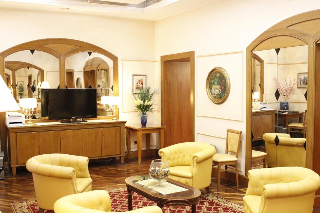 Torino Hotel, Rome | 2024 Updated Prices, Deals