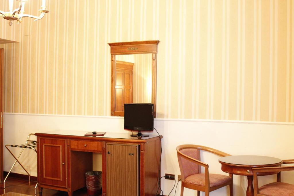 Torino Hotel, Rome | 2024 Updated Prices, Deals