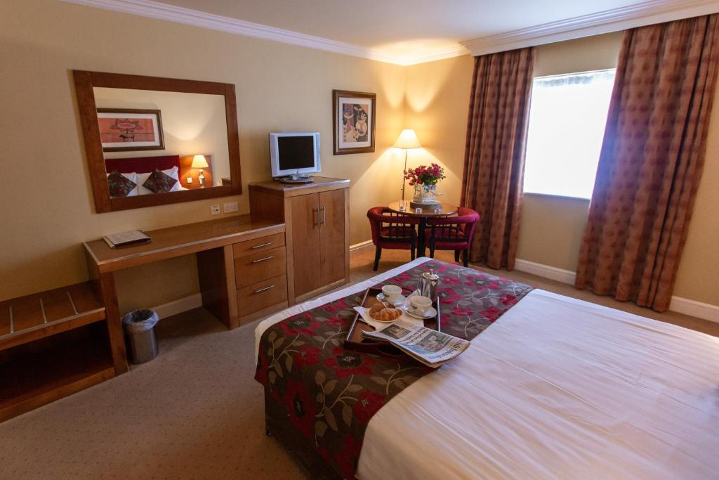 Best Price on Hamlet Court Hotel in Enfield + Reviews!