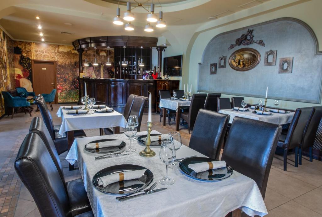 Hotel Wien, Deva | Best Price Guarantee - Mobile Bookings & Live Chat