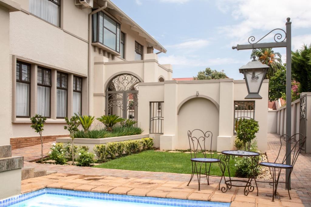 Adato Guesthouse Guest House (Potchefstroom) - Deals, Photos & Reviews