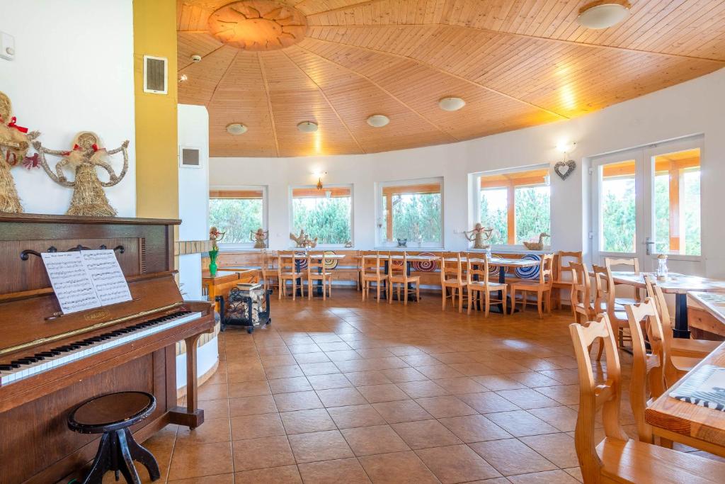 Farma Slunečný Dvůr, Hermanuv Mestec up to 32% OFF - Book Now