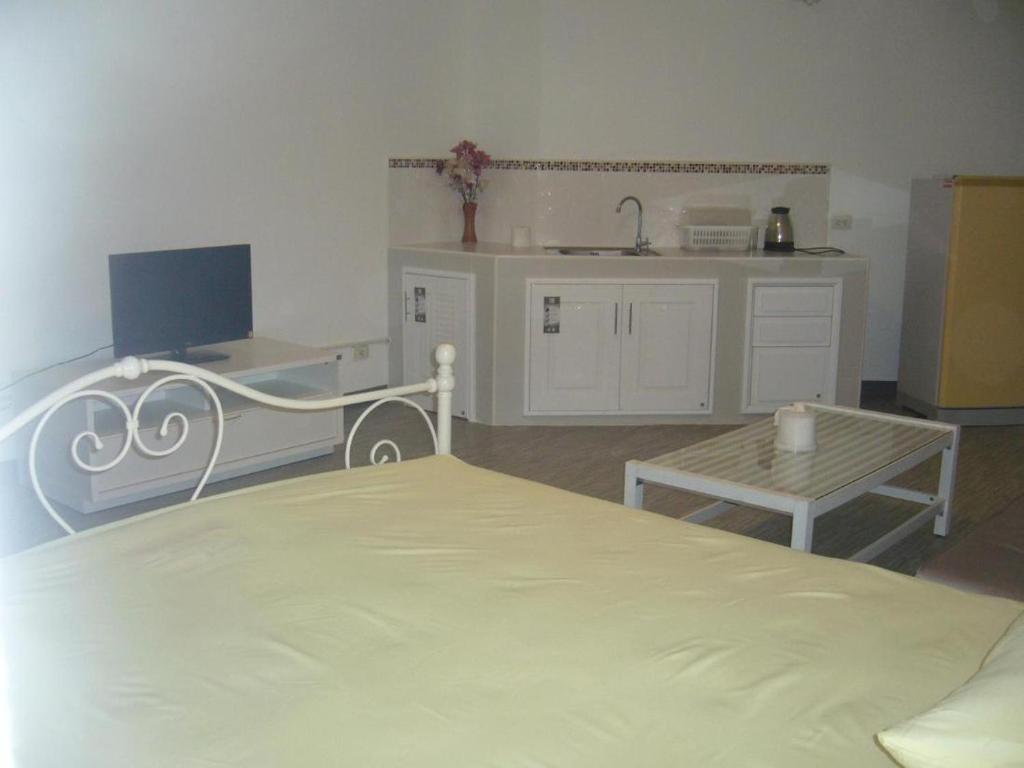 From $21 - Chan Kim Don Mueang Guest House Triple room, Thung Si Kan