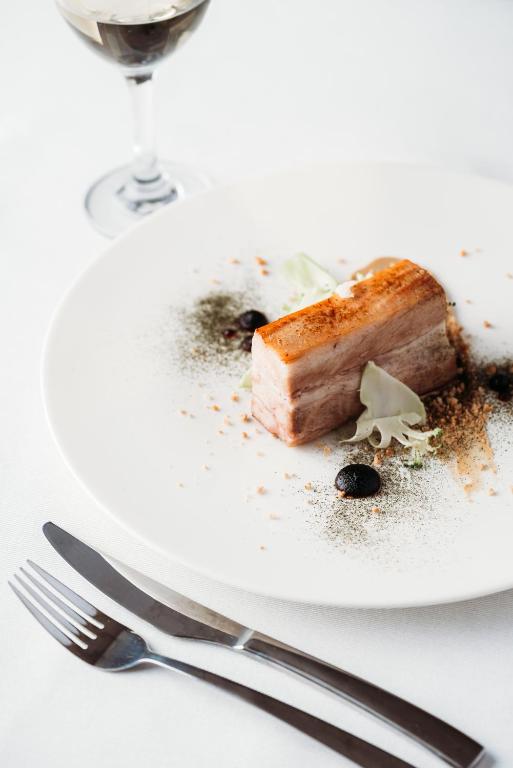 Best Price on Millfields Hotel in Grimsby + Reviews!