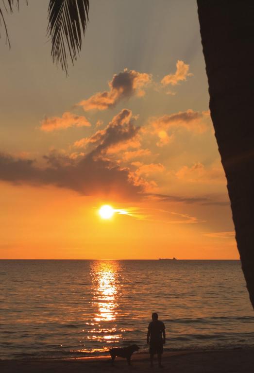 The Waterfront Beach Resort, Bataan | 2024 Updated Prices, Deals