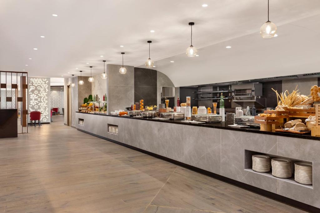 Ramada Encore by Wyndham Muscat Al Ghubrah, Muscat | 2024 Updated ...