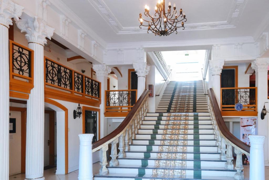RedDoorz Plus @ Castle Chateau Iloilo, Iloilo | 2024 Updated Prices, Deals