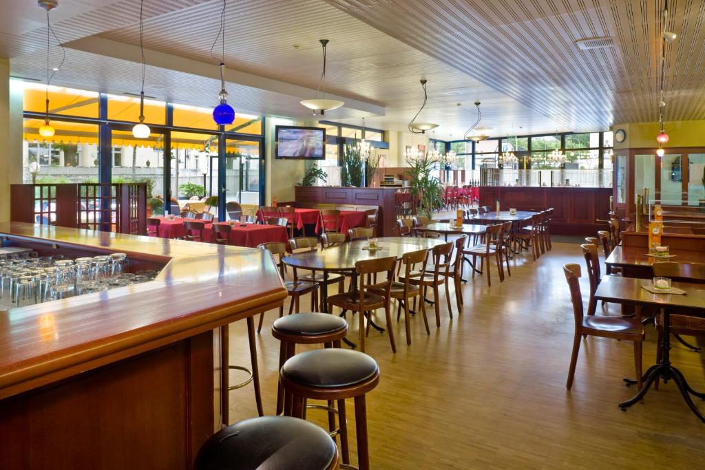 Good Night Inn Hotel (Brig) - Deals, Photos & Reviews