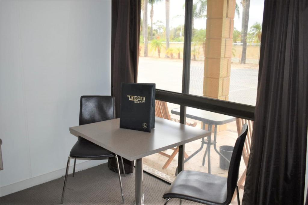 Best Price on The Edge Motel in Buronga + Reviews!