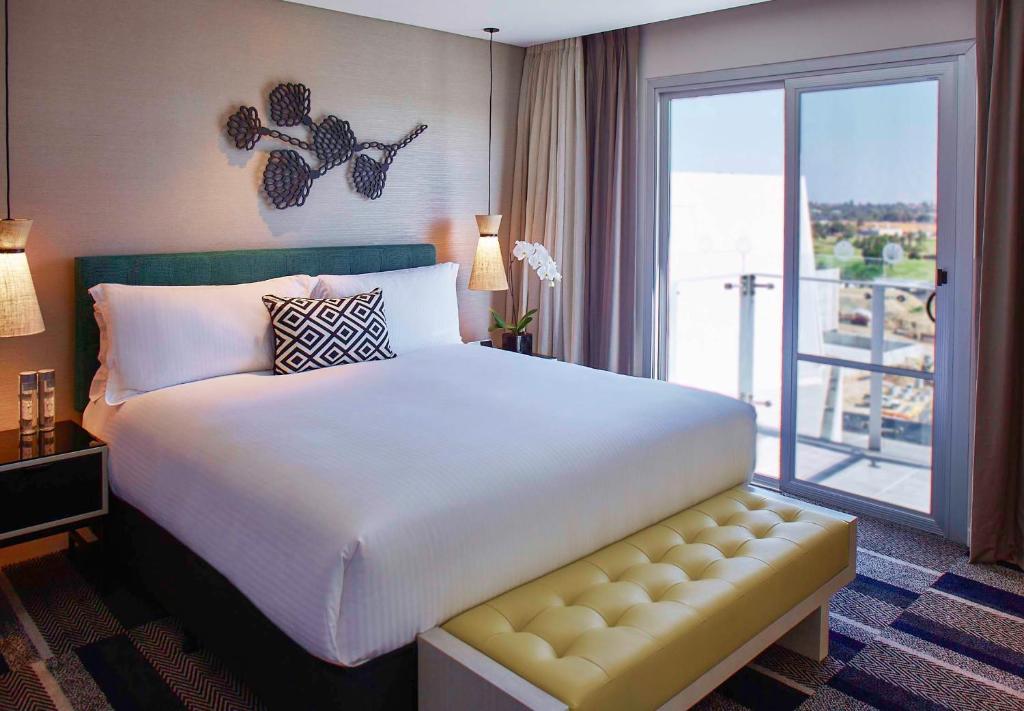 Crown Promenade Perth Hotel, Perth | 2025 Updated Prices, Deals