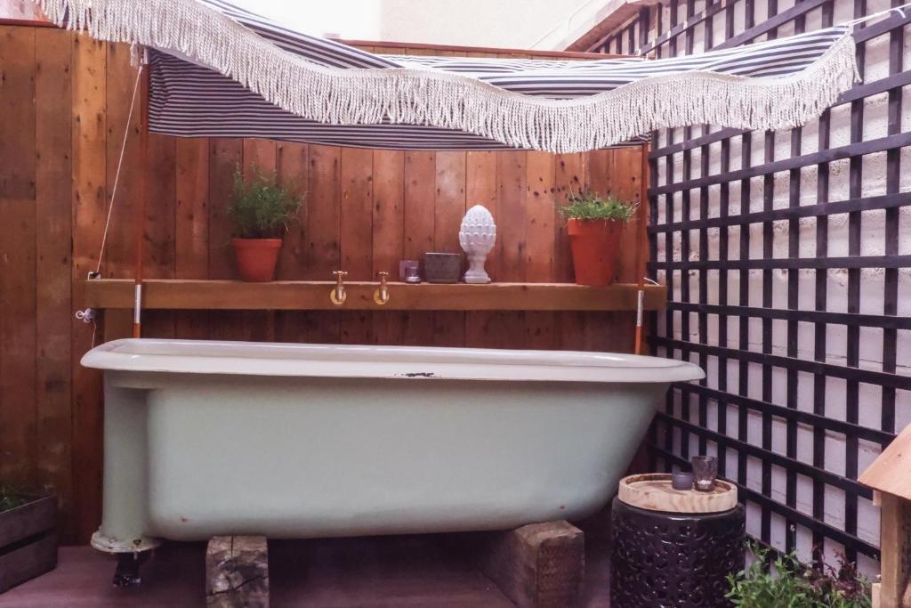 Best Price on The Rabbit Hotel & Retreat in Templepatrick + Reviews!