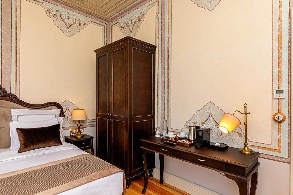 Best Price on Meroddi Barnathan Hotel in İstanbul + Reviews!