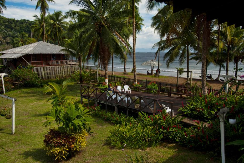 BOOK >> Playa de Oro Lodge in Bahia Solano (Choco), Colombia