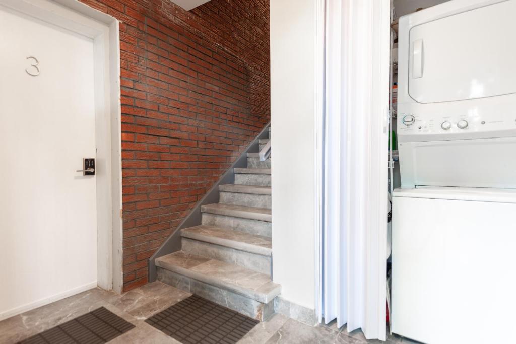 PRIVATE ROOM ENSUITE UPTOWN WATERLOO - e5, Waterloo (ON), Canada ...