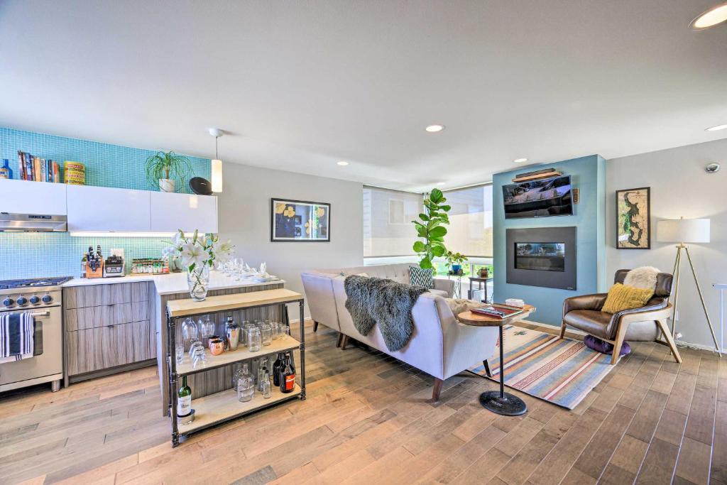 From $41pp - Canal and Mtn Views Pet-Friendly Seattle Retreat, WA