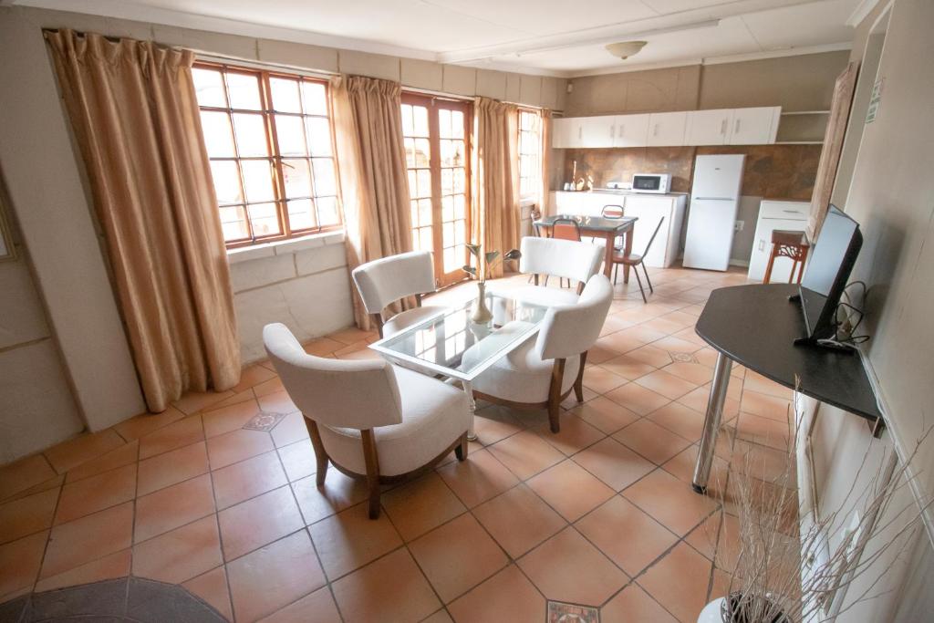 Best Price on BON Hotel Rustenburg in Rustenburg + Reviews!