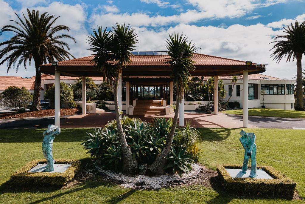 Best Price on Rydges Formosa Golf Resort in Auckland + Reviews!