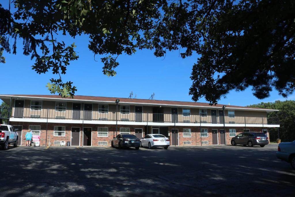 Best Price on Ranch Motel in Salem (MO) + Reviews!