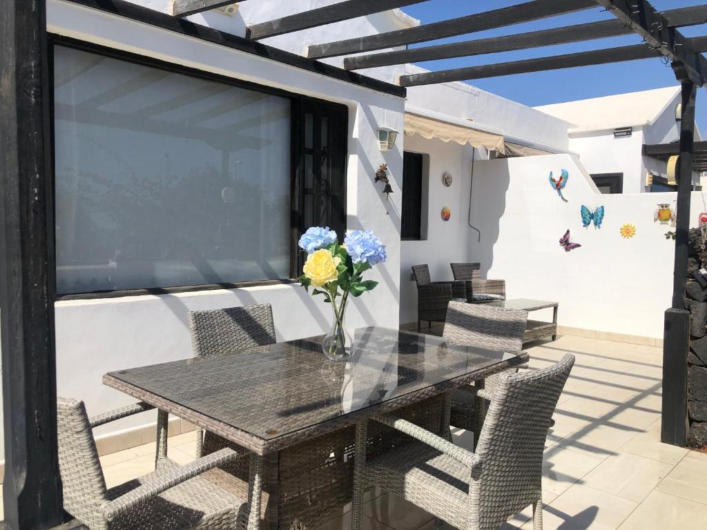 Villa Dream, Front Line 2 Bedroom Apartment, Tías, Lanzarote from €81