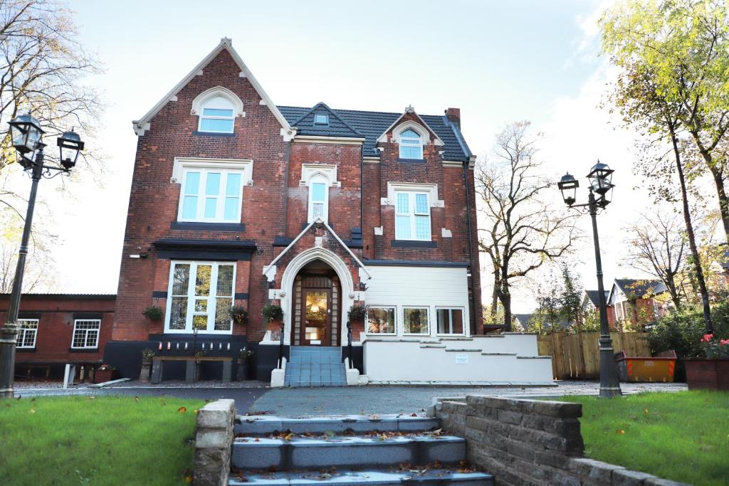 Best Price on Hazeldean in Manchester + Reviews!