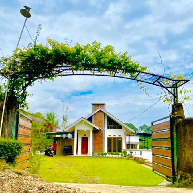 Villa Kay Kay Mountain Villa (Puncak) - Deals, Photos & Reviews