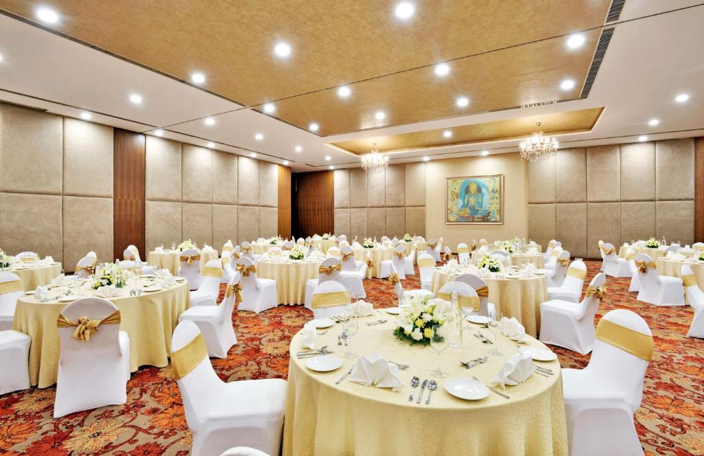 Radisson Blu Plaza Hotel Hyderabad Banjara Hills, Hyderabad | 2024 ...