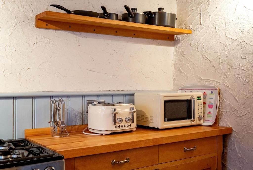 From £79 - Bay Cottage in Broadstairs - Exclusive unmissable deals Book ...