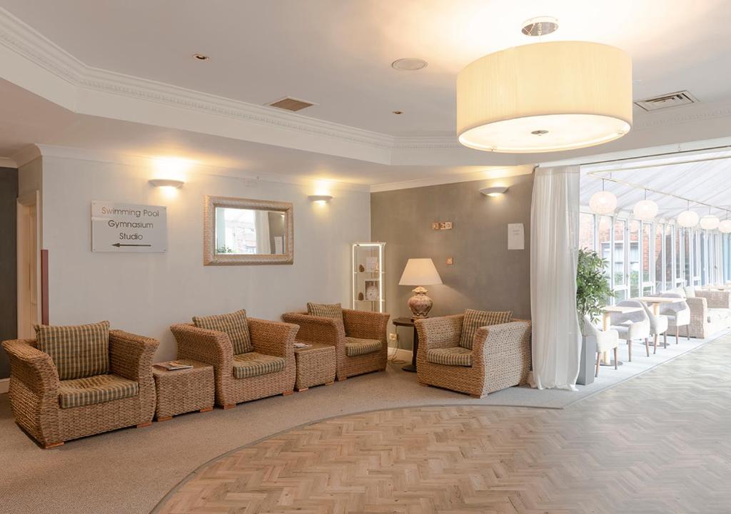 The Hogs Back & Spa Farnham, Guildford | 2024 Updated Prices, Deals