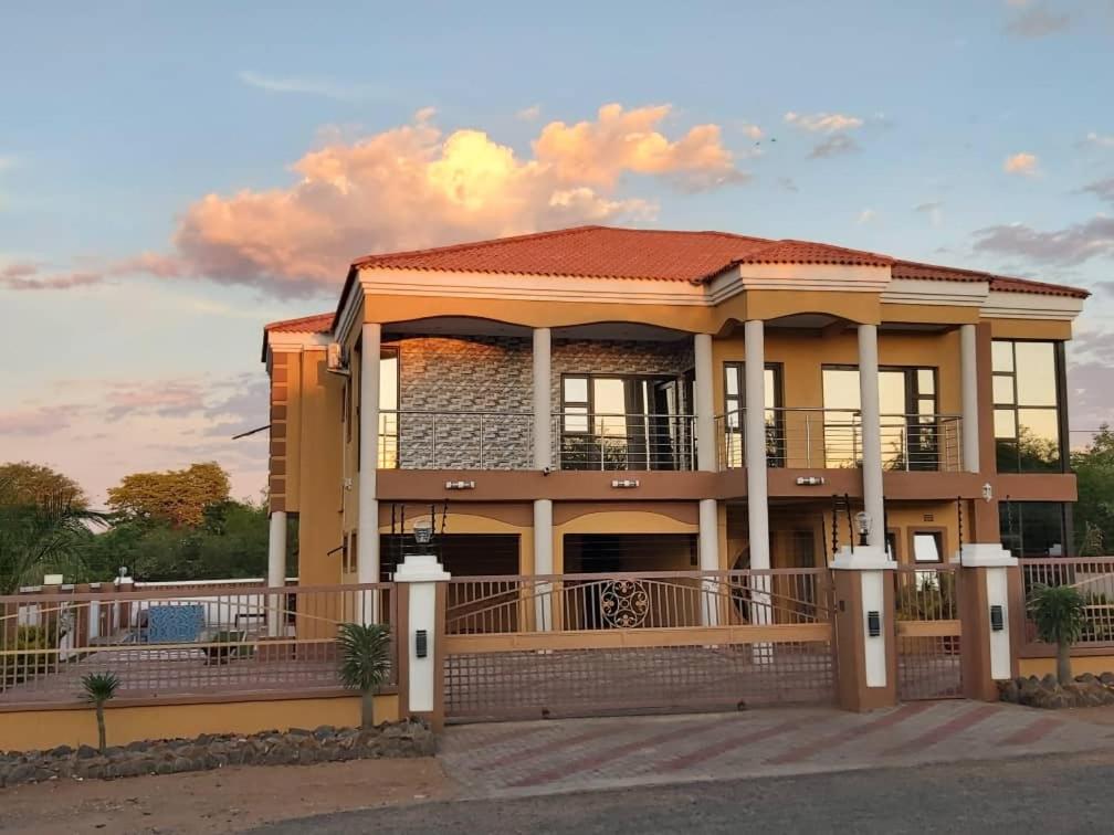 Top Stay Inn, Bed & Breakfast Kasane