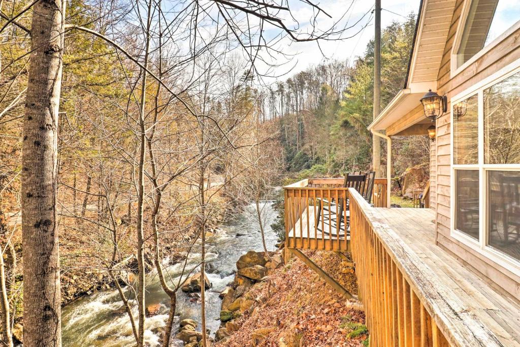 Idyllic Creekside Bryson City Gem with Fire Pit, NC from $51pp