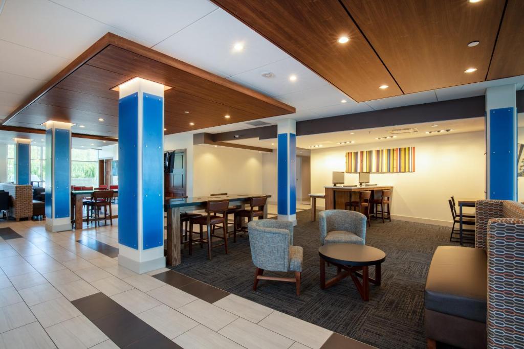 Holiday Inn Express And Suites Beloit, Beloit (WI) | 2023 Updated ...