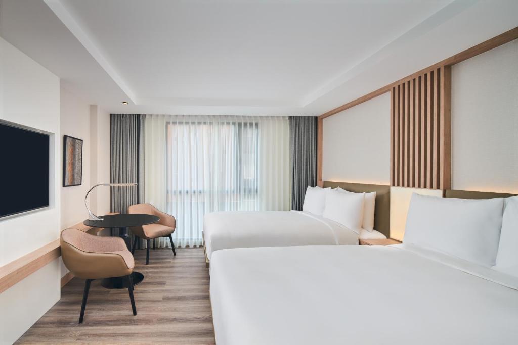 Courtyard North Pattaya Hotel - Deals, Photos & Reviews
