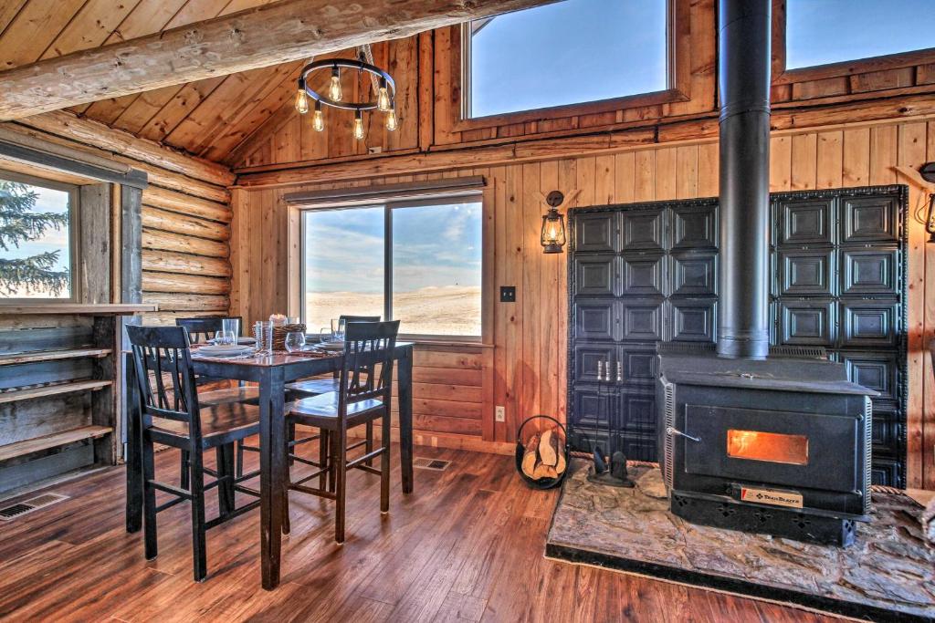 Remote Wolf Creek Cabin - Wide Open Spaces, MT from $49pp