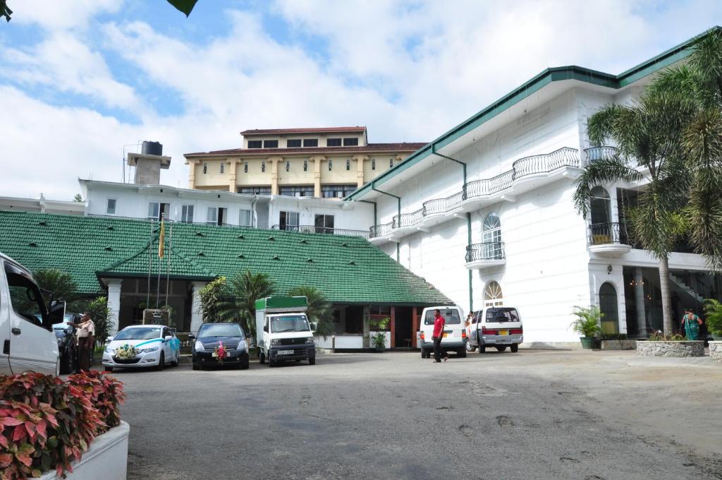 Peradeniya Rest House - Awesome Deals & Real Reviews