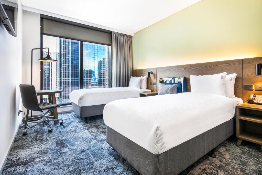 Holiday Inn Express Melbourne Little Collins Hotel - Deals, Photos ...