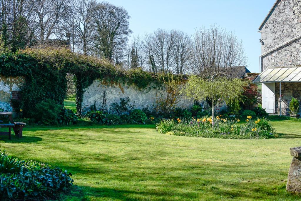 Rollestone Manor B&B and Restaurant - Booking Deals + 2024 Promos