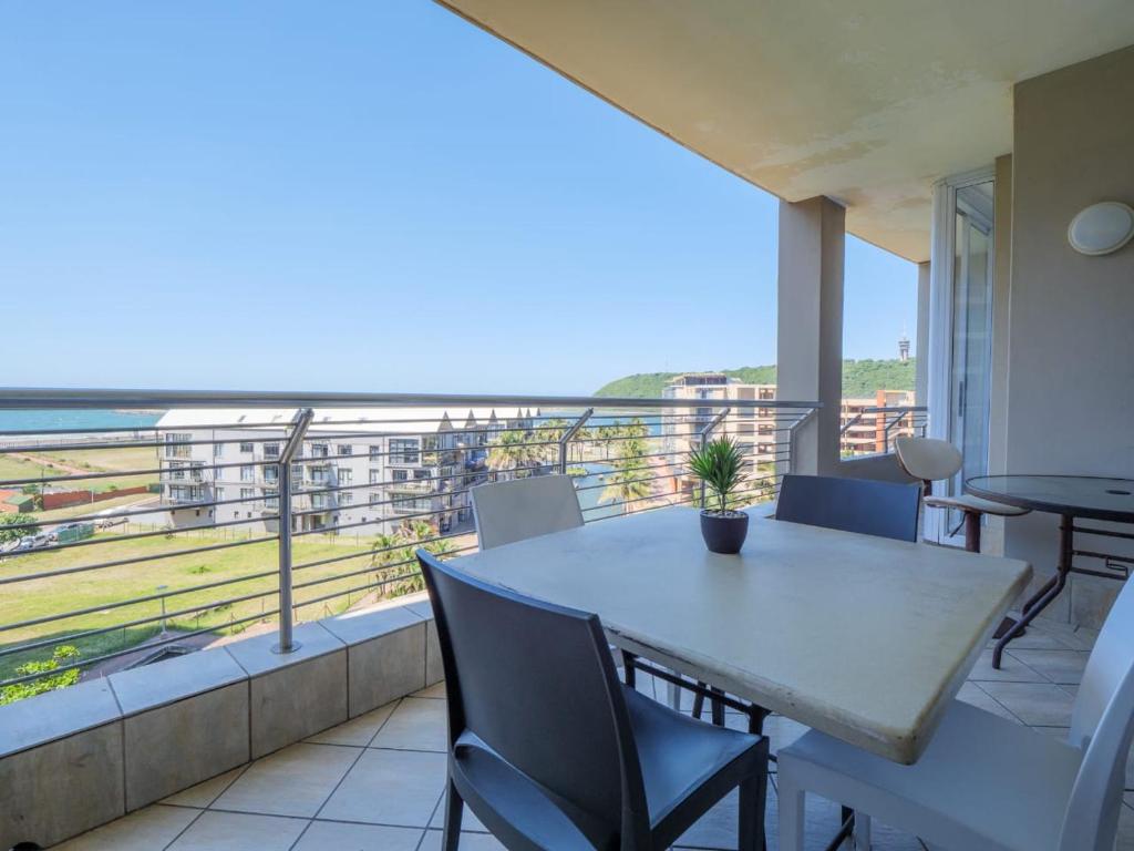 LUXURY 2 BEDROOM APARTMENT THE SAILS WATERFRONT Entire apartment ...