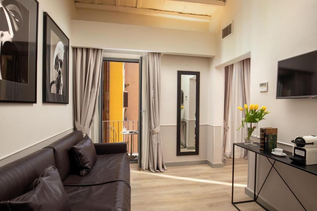 Hotel Condotti, Rome | 2024 Updated Prices, Deals