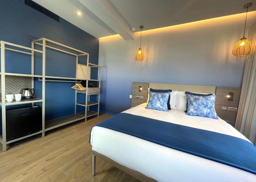 Best Price on Hex Wildlife Hotel at Yorkshire Wildlife Park in ...