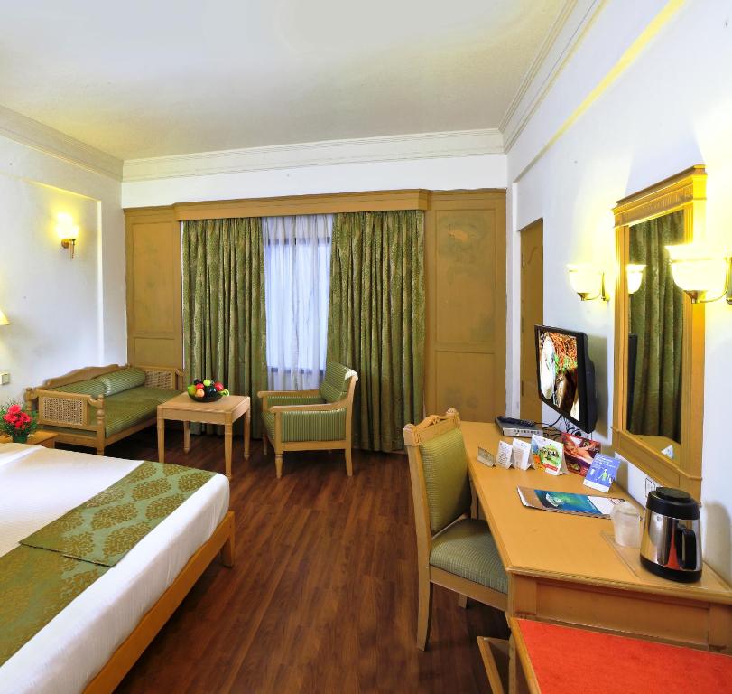 Abad Atrium Hotel, Kochi | 2024 Updated Prices, Deals