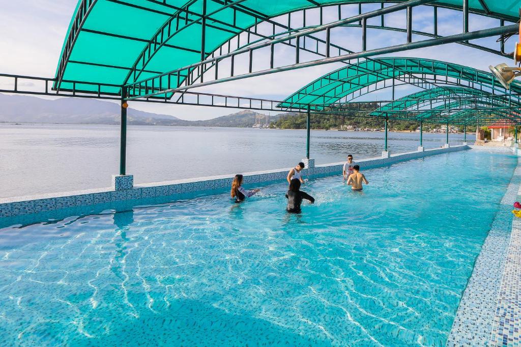 Whiterock Beach Hotel and Waterpark, Subic (Zambales) | 2026 Updated ...