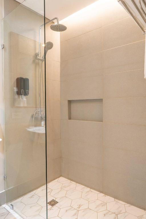 Primeway Suites Cebu Hotel - Deals, Photos & Reviews