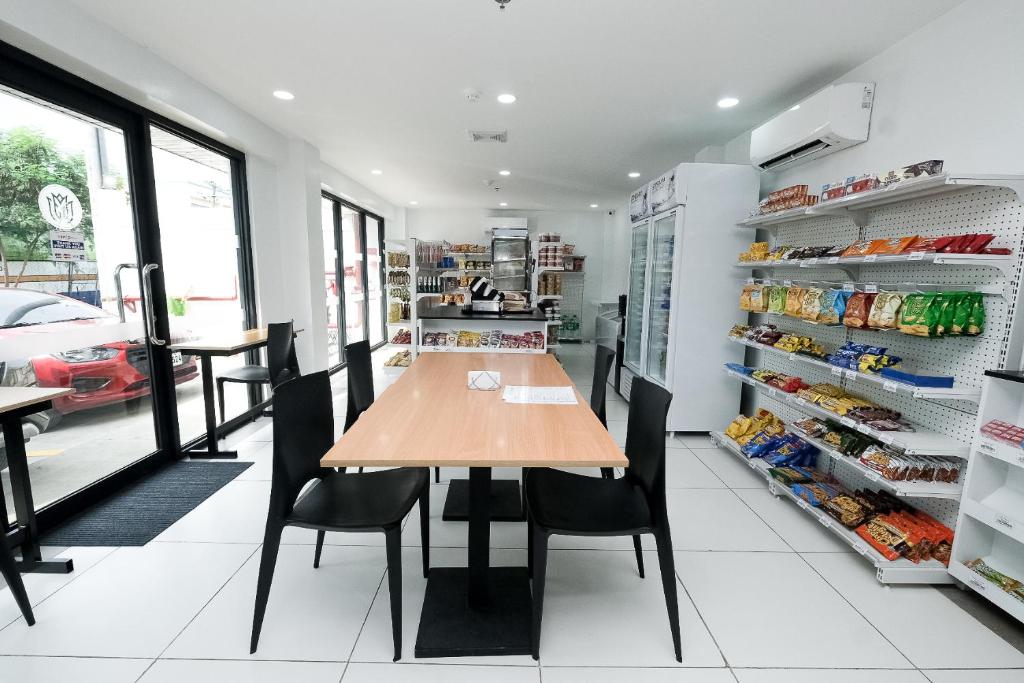 Best Price on Rosey Hotel in Cabanatuan + Reviews!