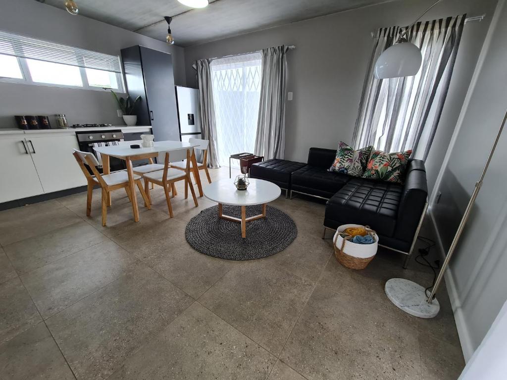 Matipa Omemma B, East London up to 25% OFF - Book Now