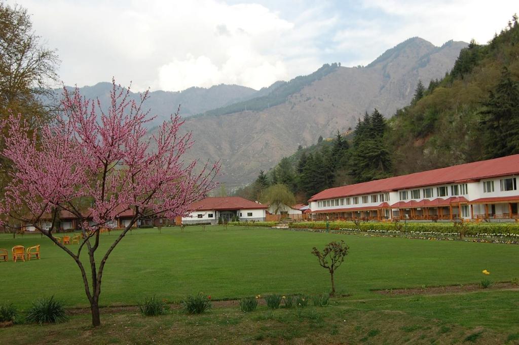 The Lalit Grand Palace Srinagar Hotel, Srinagar | 2023 Updated Prices ...