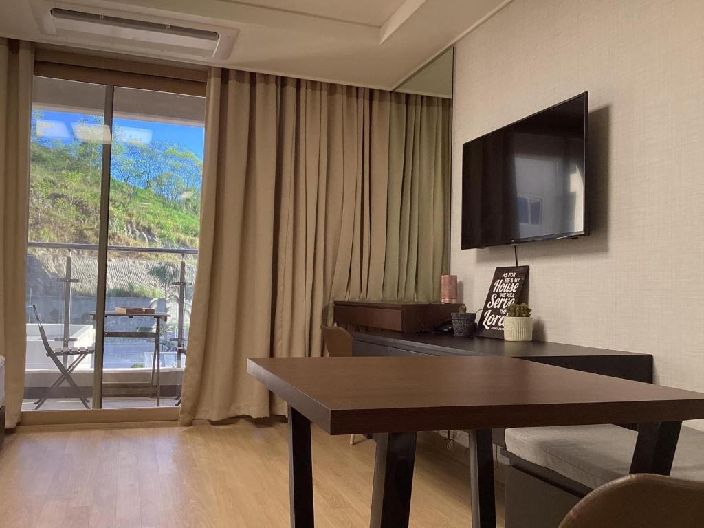 Best Price on Luxury Condo in Clark Pampanga beside Hilton Hotel and ...